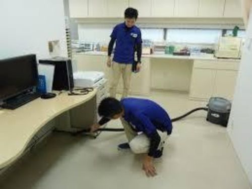 Cleaning office at Otemachi | JapanWork